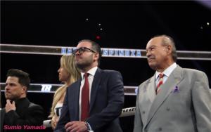 ラファエル・エスピノサ WBO世界フェザー級王座V2成功 ロベイシ・ラミレスは右眼窩骨底両側骨折 – BOXING MASTER