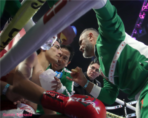 ラファエル・エスピノサ WBO世界フェザー級王座V2成功 ロベイシ・ラミレスは右眼窩骨底両側骨折 – BOXING MASTER